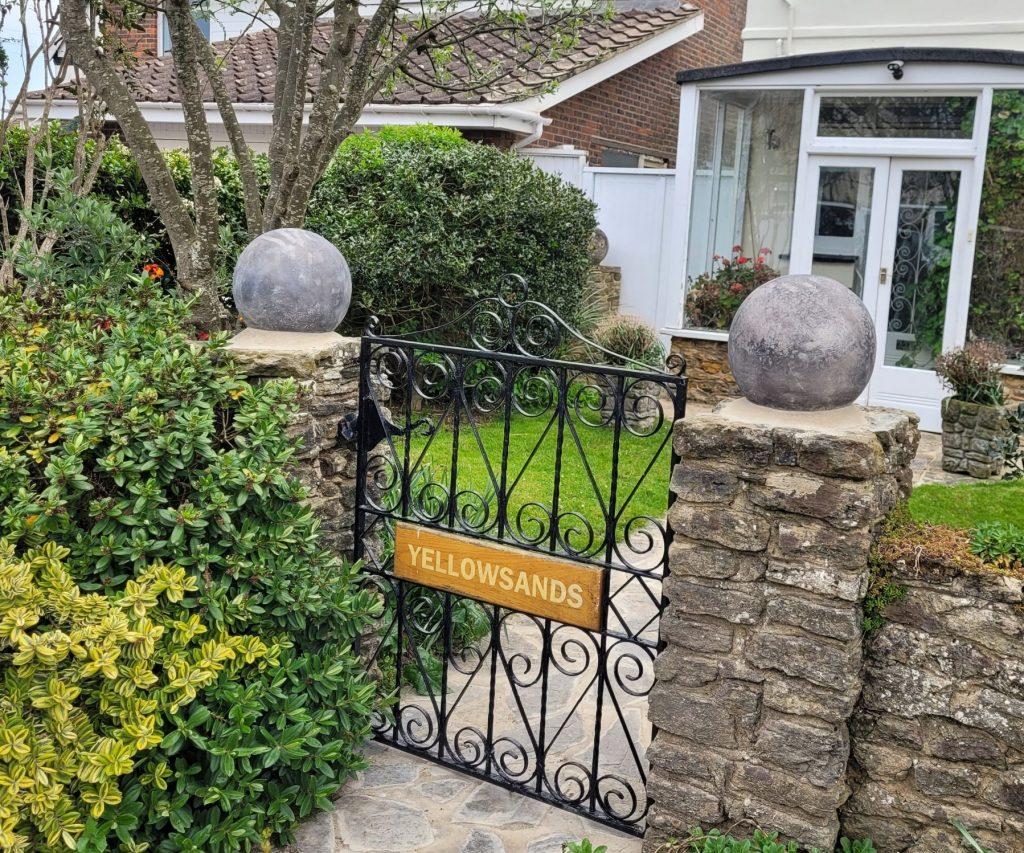 Pair of Ball Gate post Finial pillar caps - Stone Garden Ornaments ...