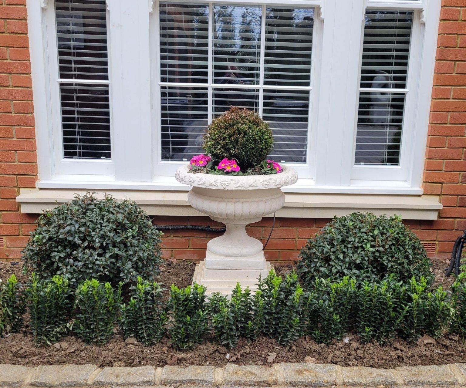 Single Large Long Jon Planter - Stone Garden Ornaments & Garden Statues ...