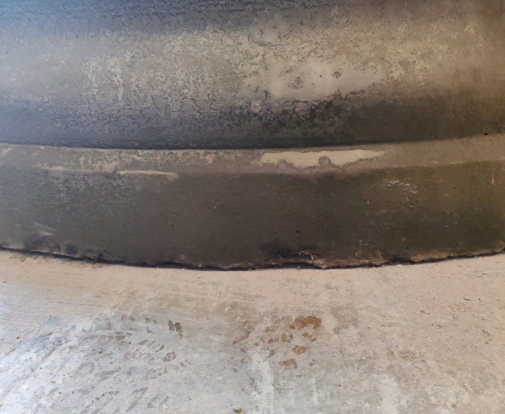 Slight seconds Hampshire ball fountain, in medium Romford pool surround ...